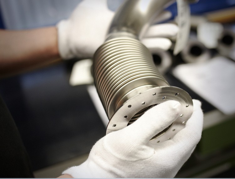 FLEXIBLE METAL ELEMENTS - AS PIECE PRODUCTION OR IN SERIES